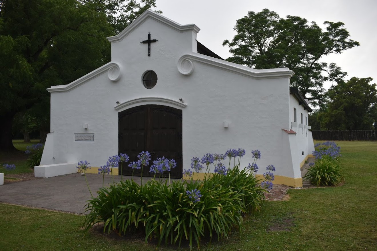 Restauración de las paredes internas de la Capilla - Benquerencia Farm Club